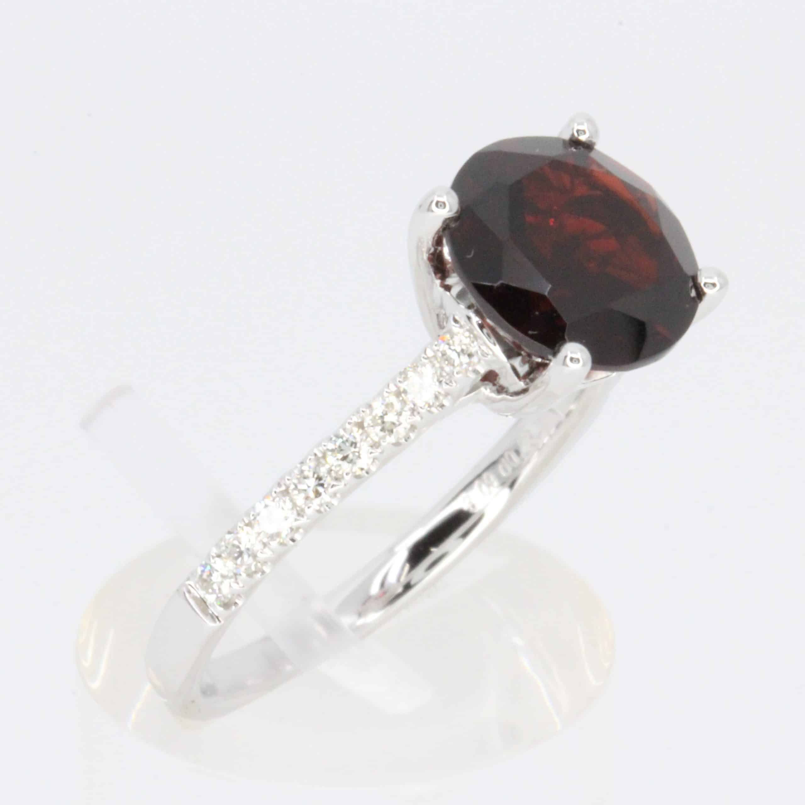 18ct White Gold Garnet and Diamonds Ring | Allgem Jewellers