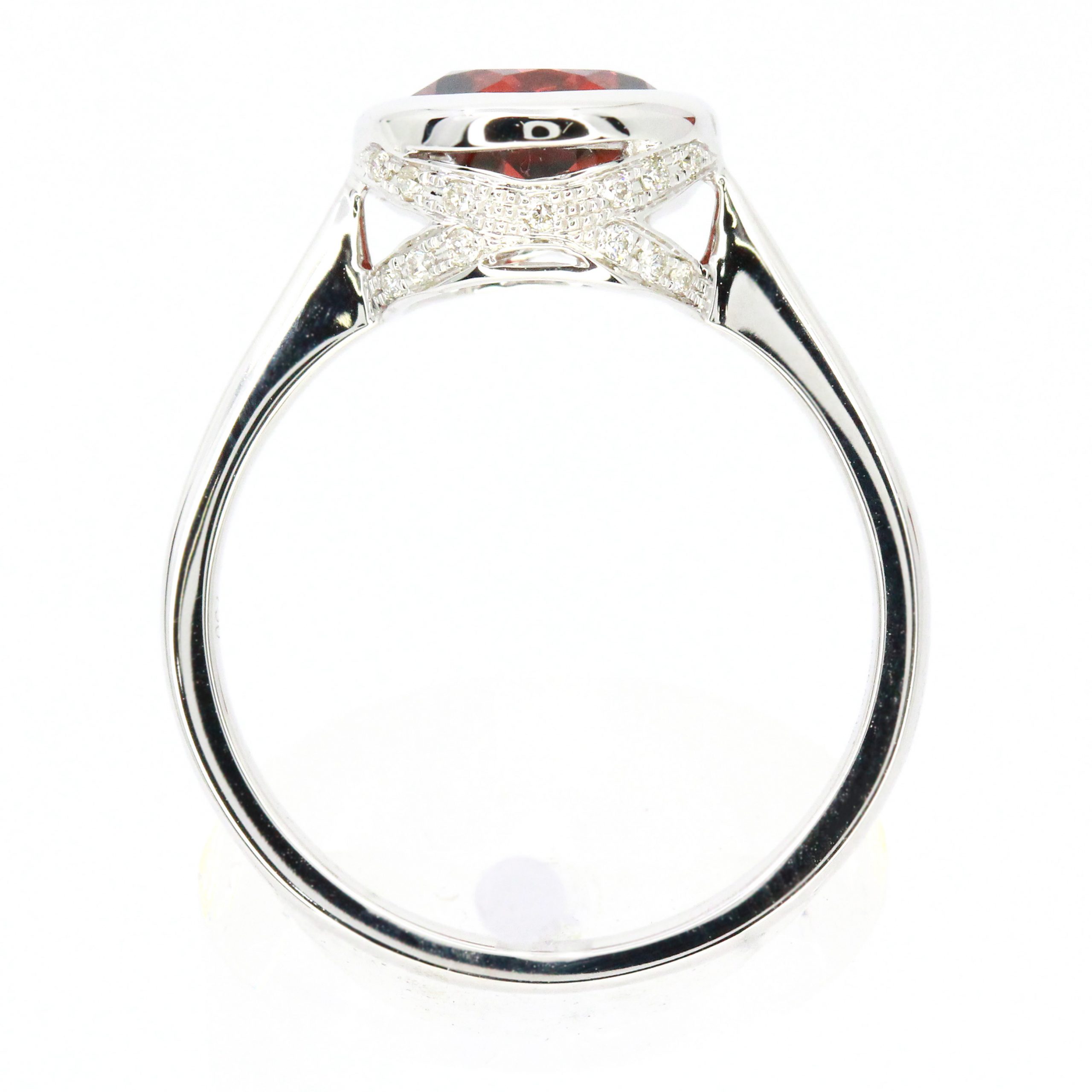 18ct White Gold Garnet and Diamonds Ring | Allgem Jewellers