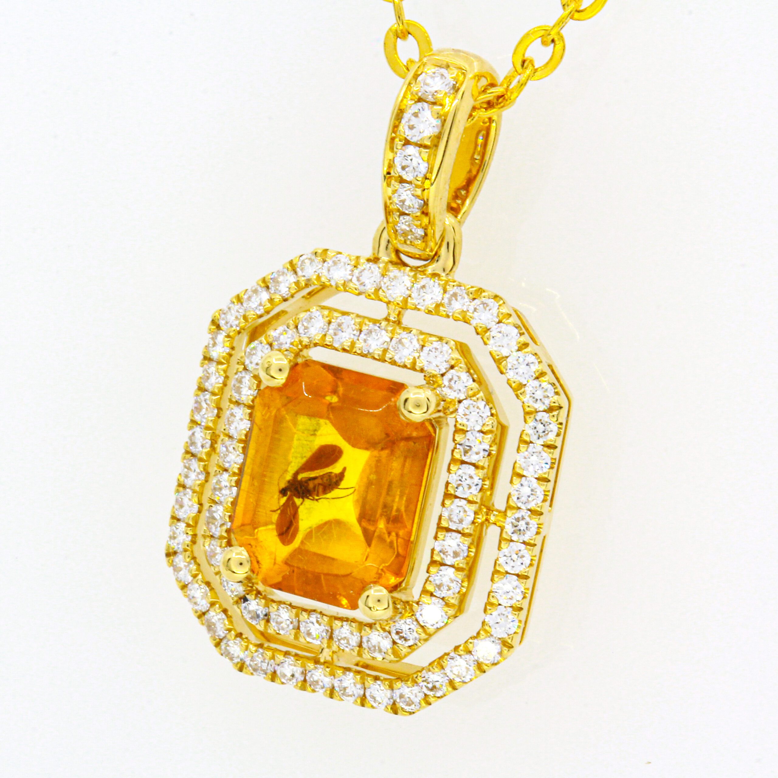 18ct Yellow Gold Fossilised Bee in Amber with Diamonds [Certified ...