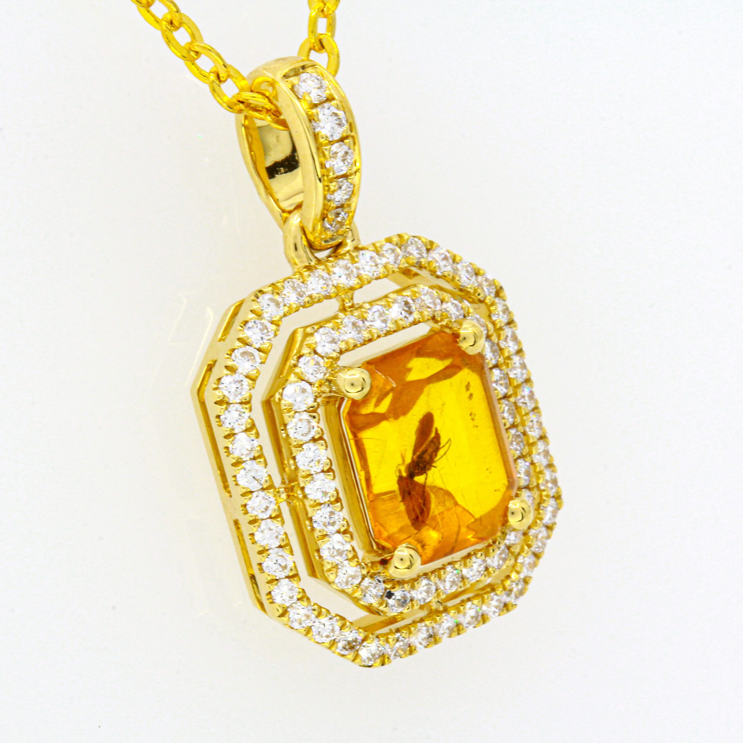 18ct Yellow Gold Fossilised Bee in Amber with Diamonds [Certified ...
